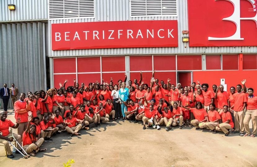 Luanda ganha fábrica de roupas BEATRIZFRANCK